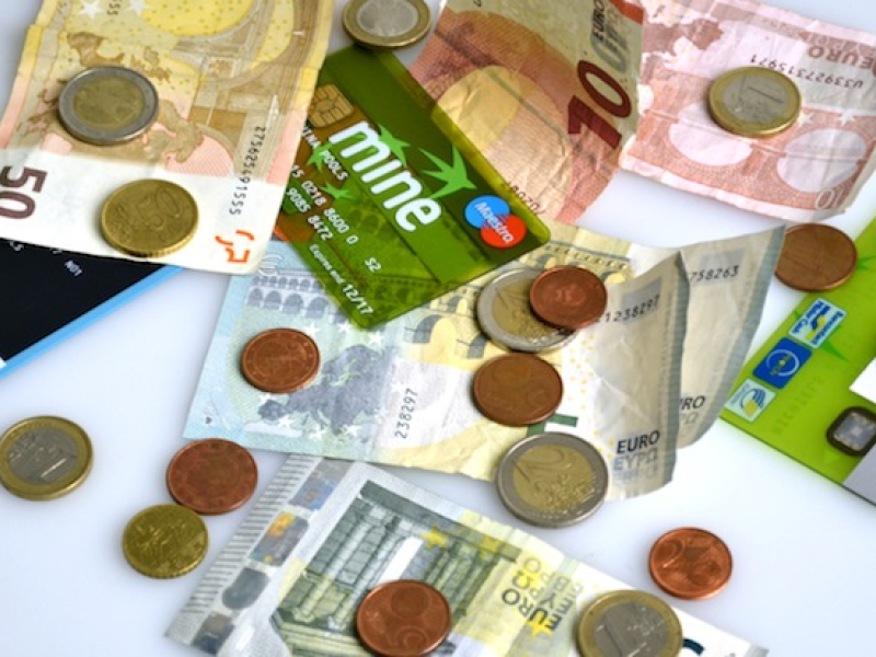 Steeds minder Belgen betalen met cash geld | StampMedia